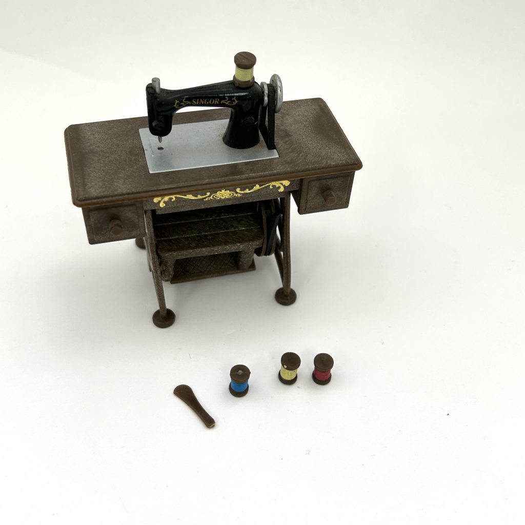 [Used] BLACK SEWING MACHINE SET Epoch Japan Calico Sylvanian Families ...